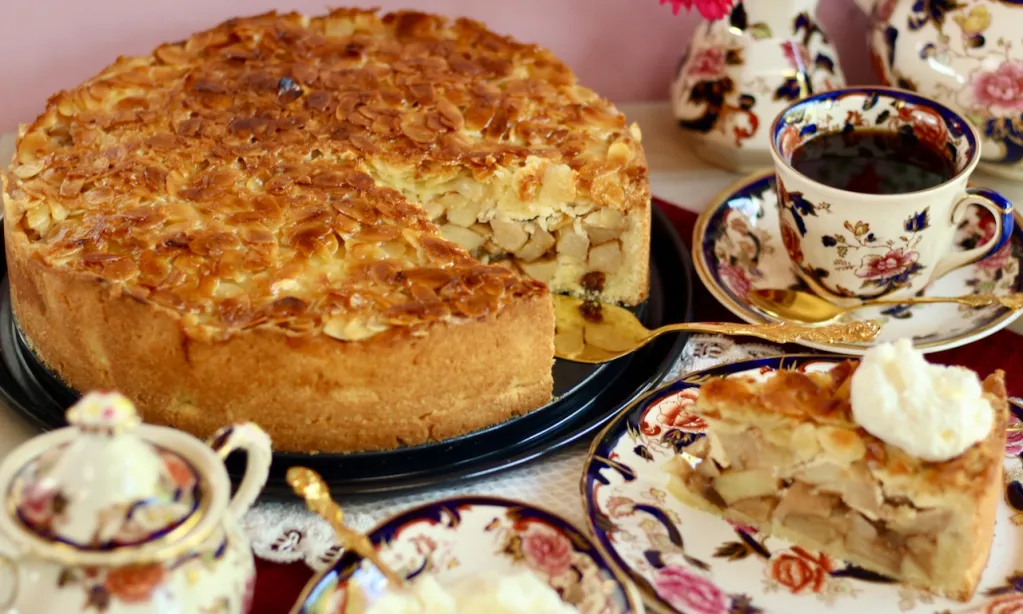 Super leckere Apfel-Bienenstich-Torte backen! Rezept und Video von ...